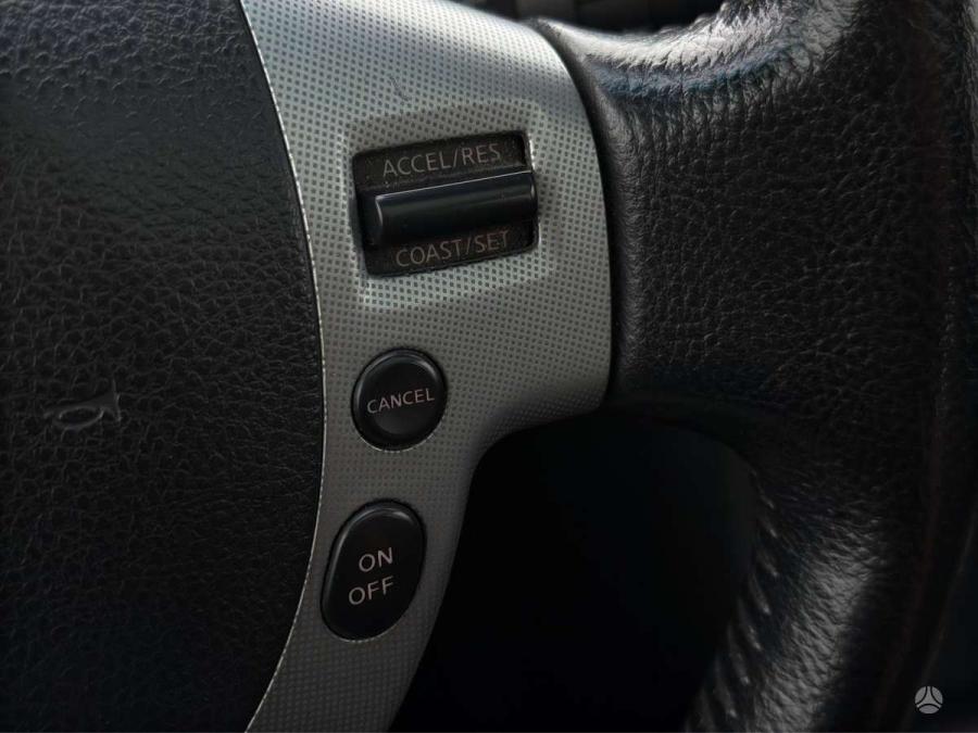 Black Nissan Qashqai 2008 in Kaunas, with an engine capacity of 1.50 L and mileage of 326 thousand km for 3999 €, photo 15 on AUTOMOTO.COM.LV