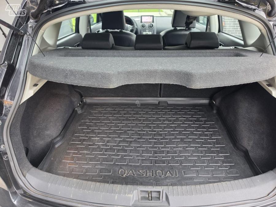 Black Nissan Qashqai 2008 in Silute, with an engine capacity of 2.00 L and mileage of 280 thousand km for 3600 €, photo 22 on AUTOMOTO.COM.LV