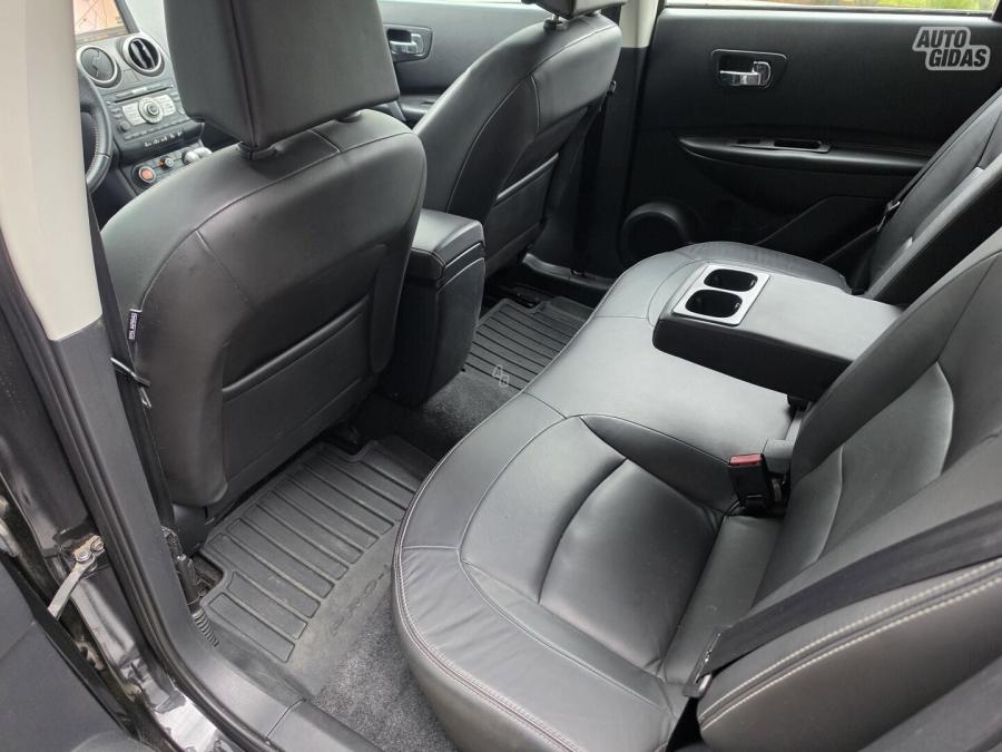 Black Nissan Qashqai 2008 in Silute, with an engine capacity of 2.00 L and mileage of 280 thousand km for 3600 €, photo 25 on AUTOMOTO.COM.LV