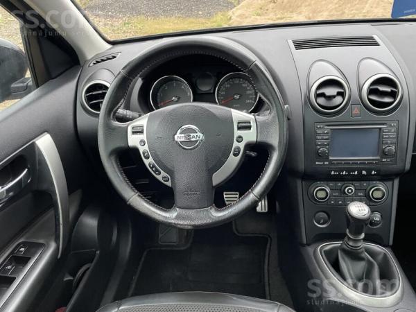 Black Nissan Qashqai 2009 in Cesis, with an engine capacity of 1.50 L and mileage of 0 thousand km for 4250 €, photo 11 on AUTOMOTO.COM.LV