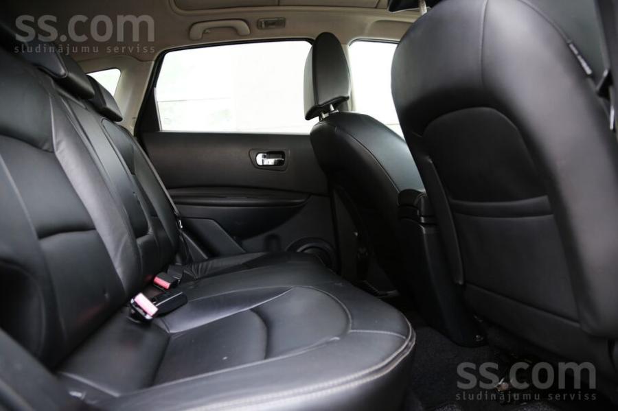 Black Nissan Qashqai 2009 in Riga, with an engine capacity of 2.00 L and mileage of 0 thousand km for 3995 €, photo 13 on AUTOMOTO.COM.LV