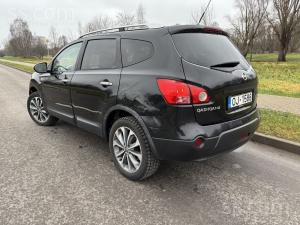 Black Nissan Qashqai 2009 in Riga, with an engine capacity of 2.00 L and mileage of 286 thousand km for 3150 €, photo 3 on AUTOMOTO.COM.LV