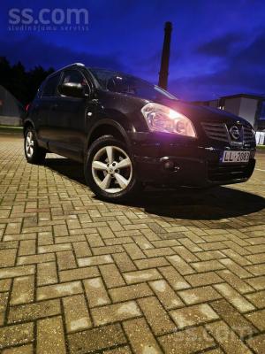 Black Nissan Qashqai 2009 in Valmiera, with an engine capacity of 1.50 L and mileage of 330 thousand km for 4200 €, photo  on AUTOMOTO.COM.LV