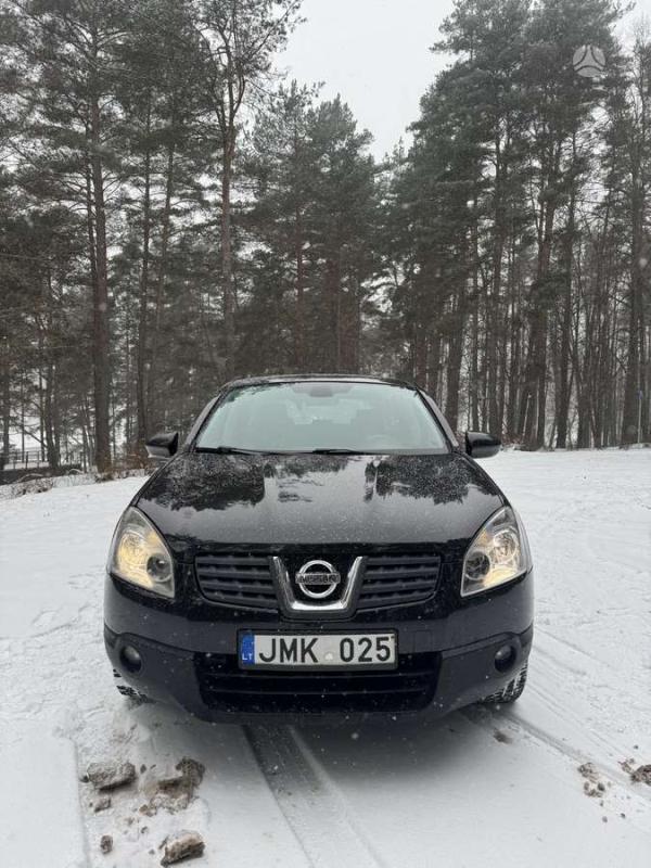 Black Nissan Qashqai 2009 in Vilnius, with an engine capacity of 1.46 L and mileage of 319 thousand km for 3850 €, photo 2 on AUTOMOTO.COM.LV
