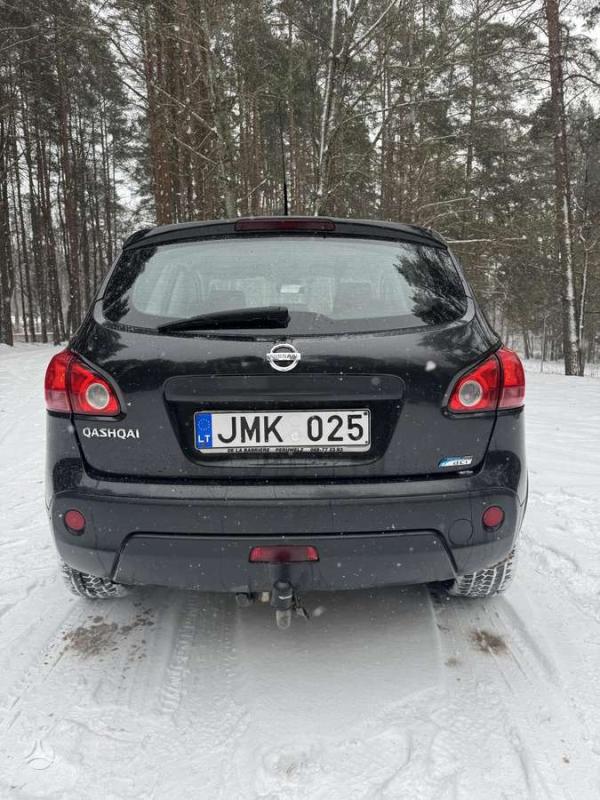 Black Nissan Qashqai 2009 in Vilnius, with an engine capacity of 1.46 L and mileage of 319 thousand km for 3850 €, photo 6 on AUTOMOTO.COM.LV