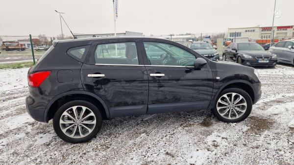 Melns Nissan Qashqai 2009 Marijampole, ar dzinēja tilpumu 2.00 L un nobraukumu 230 tūkst. km par 4790 €, foto 4 vietnē AUTOMOTO.COM.LV
