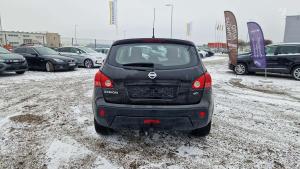 Black Nissan Qashqai 2009 in Marijampole, with an engine capacity of 2.00 L and mileage of 230 thousand km for 4790 €, photo 6 on AUTOMOTO.COM.LV