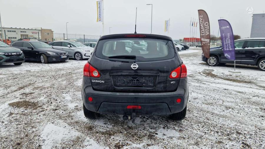 Black Nissan Qashqai 2009 in Marijampole, with an engine capacity of 2.00 L and mileage of 230 thousand km for 4790 €, photo 6 on AUTOMOTO.COM.LV