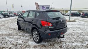 Black Nissan Qashqai 2009 in Marijampole, with an engine capacity of 2.00 L and mileage of 230 thousand km for 4790 €, photo 7 on AUTOMOTO.COM.LV