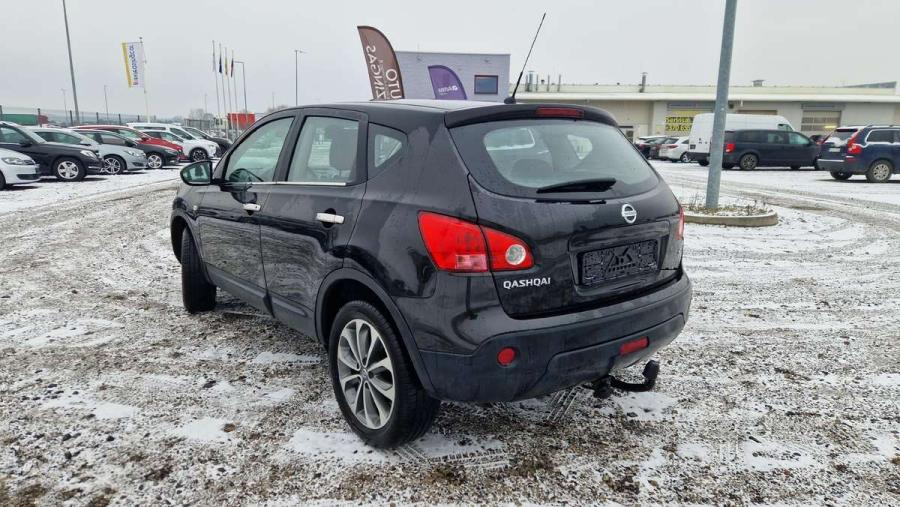 Black Nissan Qashqai 2009 in Marijampole, with an engine capacity of 2.00 L and mileage of 230 thousand km for 4790 €, photo 7 on AUTOMOTO.COM.LV