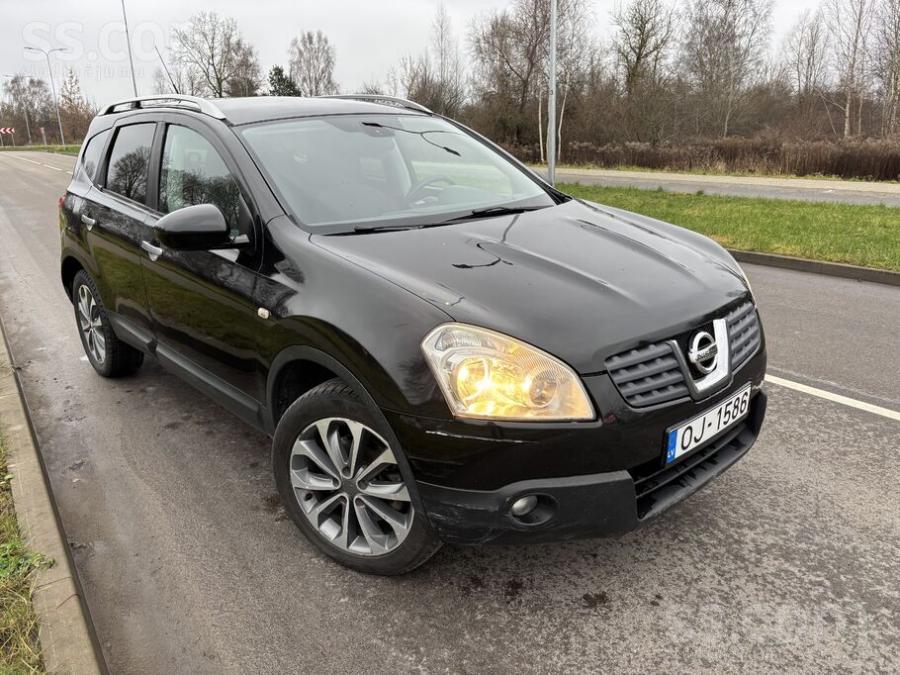 Black Nissan Qashqai 2009 in Riga, with an engine capacity of 2.00 L and mileage of 286 thousand km for 3150 €, photo 1 on AUTOMOTO.COM.LV