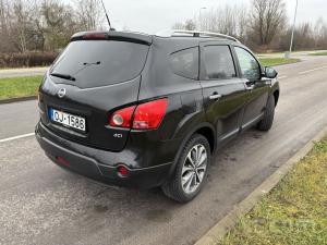 Black Nissan Qashqai 2009 in Riga, with an engine capacity of 2.00 L and mileage of 286 thousand km for 3150 €, photo 2 on AUTOMOTO.COM.LV