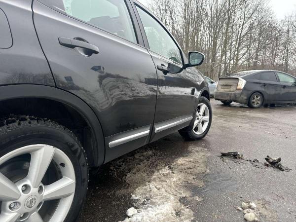Melns Nissan Qashqai 2009 Kauņa, ar dzinēja tilpumu 2.00 L un nobraukumu 320 tūkst. km par 4999 €, foto 4 vietnē AUTOMOTO.COM.LV