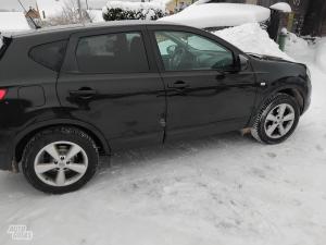 Black Nissan Qashqai 2009 in Ignalina, with an engine capacity of 1.50 L and mileage of 222 thousand km for 2899 €, photo 3 on AUTOMOTO.COM.LV