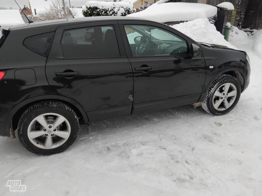 Black Nissan Qashqai 2009 in Ignalina, with an engine capacity of 1.50 L and mileage of 222 thousand km for 2899 €, photo 3 on AUTOMOTO.COM.LV