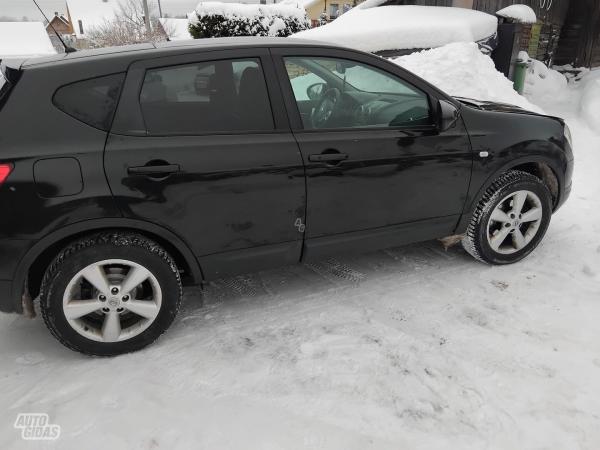 Black Nissan Qashqai 2009 in Ignalina, with an engine capacity of 1.50 L and mileage of 222 thousand km for 2999 €, photo 3 on AUTOMOTO.COM.LV