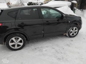 Black Nissan Qashqai 2009 in Ignalina, with an engine capacity of 1.50 L and mileage of 222 thousand km for 2899 €, photo 3 on AUTOMOTO.COM.LV