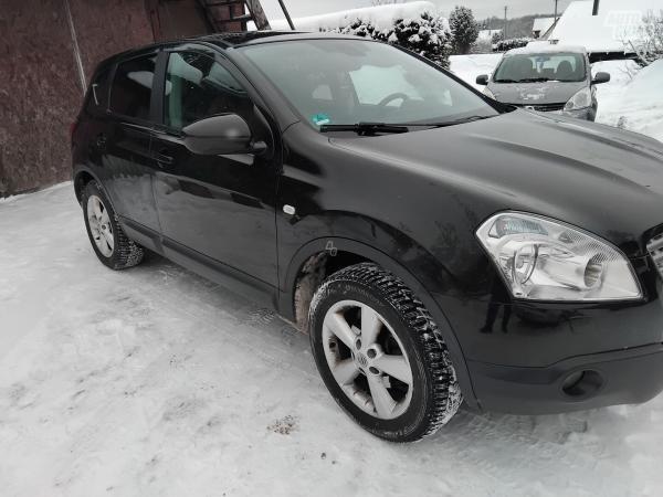 Black Nissan Qashqai 2009 in Ignalina, with an engine capacity of 1.50 L and mileage of 222 thousand km for 2999 €, photo 8 on AUTOMOTO.COM.LV