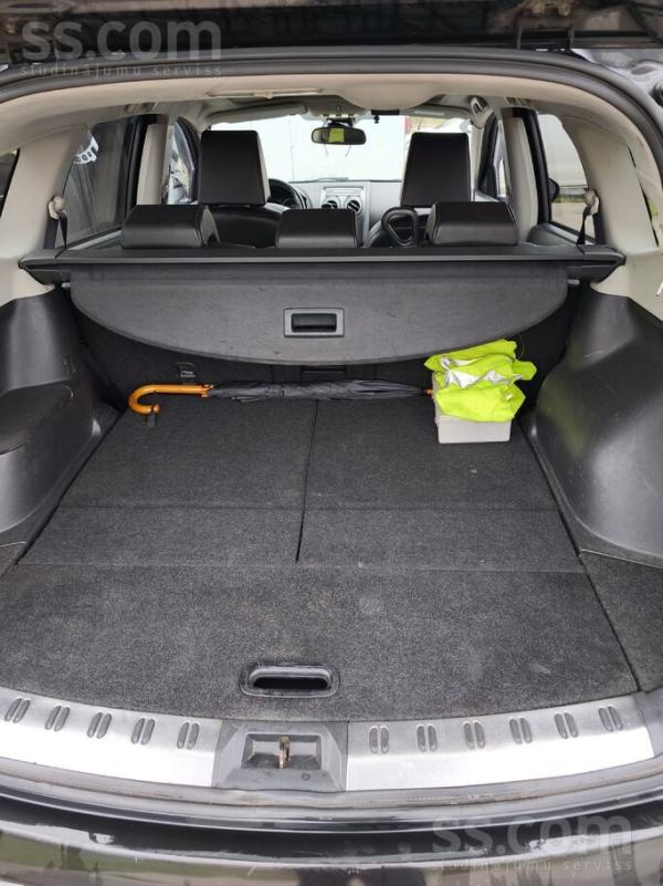 Black Nissan Qashqai 2009 in Riga, with an engine capacity of 2.00 L and mileage of 302 thousand km for 3500 €, photo 6 on AUTOMOTO.COM.LV