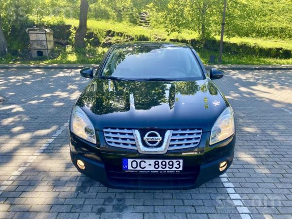 Black Nissan Qashqai 2009 in Rezekne, with an engine capacity of 1.50 L and mileage of 0 thousand km for 4350 €, photo 1 on AUTOMOTO.COM.LV