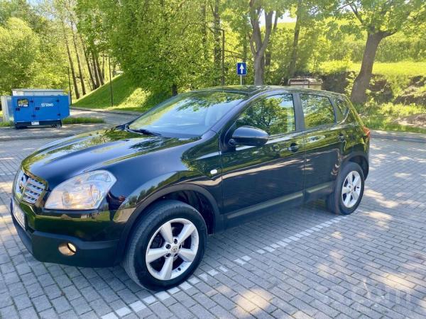 Black Nissan Qashqai 2009 in Rezekne, with an engine capacity of 1.50 L and mileage of 0 thousand km for 4350 €, photo 4 on AUTOMOTO.COM.LV