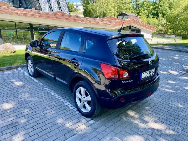 Black Nissan Qashqai 2009 in Rezekne, with an engine capacity of 1.50 L and mileage of 0 thousand km for 4350 €, photo 7 on AUTOMOTO.COM.LV