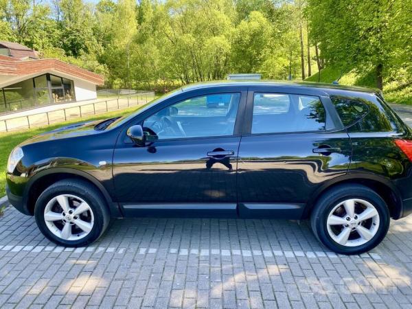 Black Nissan Qashqai 2009 in Rezekne, with an engine capacity of 1.50 L and mileage of 0 thousand km for 4350 €, photo 9 on AUTOMOTO.COM.LV