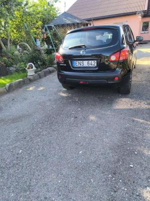 Black Nissan Qashqai 2009 in Vievis, with an engine capacity of 2.00 L and mileage of 279 thousand km for 1500 €, photo 3 on AUTOMOTO.COM.LV