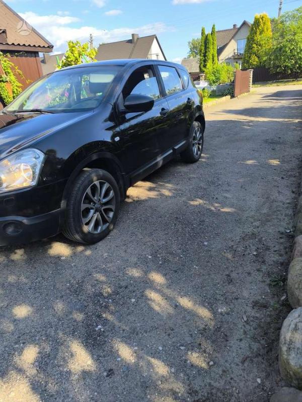 Black Nissan Qashqai 2009 in Vievis, with an engine capacity of 2.00 L and mileage of 279 thousand km for 1500 €, photo 3 on AUTOMOTO.COM.LV