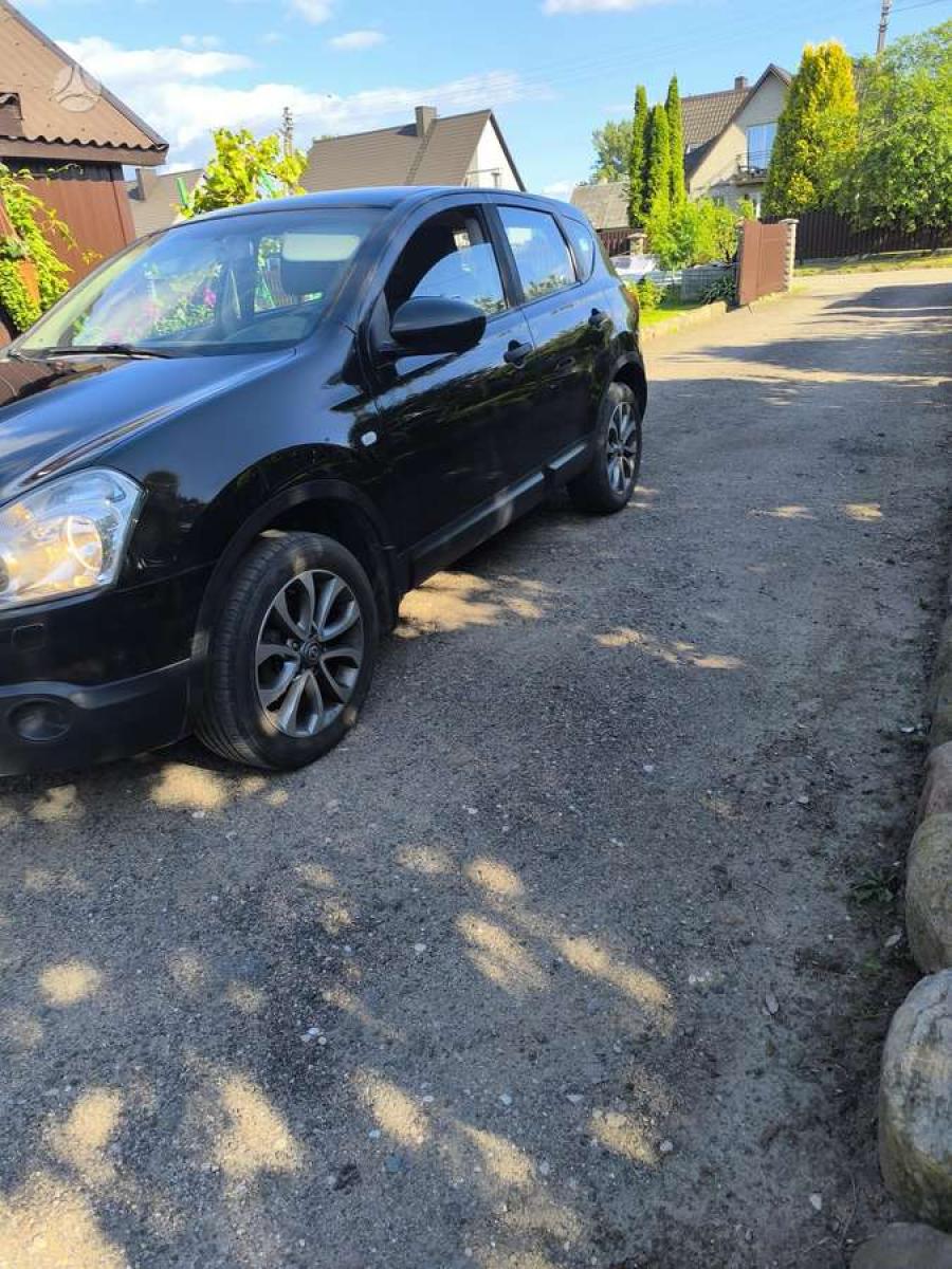 Black Nissan Qashqai 2009 in Vievis, with an engine capacity of 2.00 L and mileage of 279 thousand km for 1500 €, photo 4 on AUTOMOTO.COM.LV