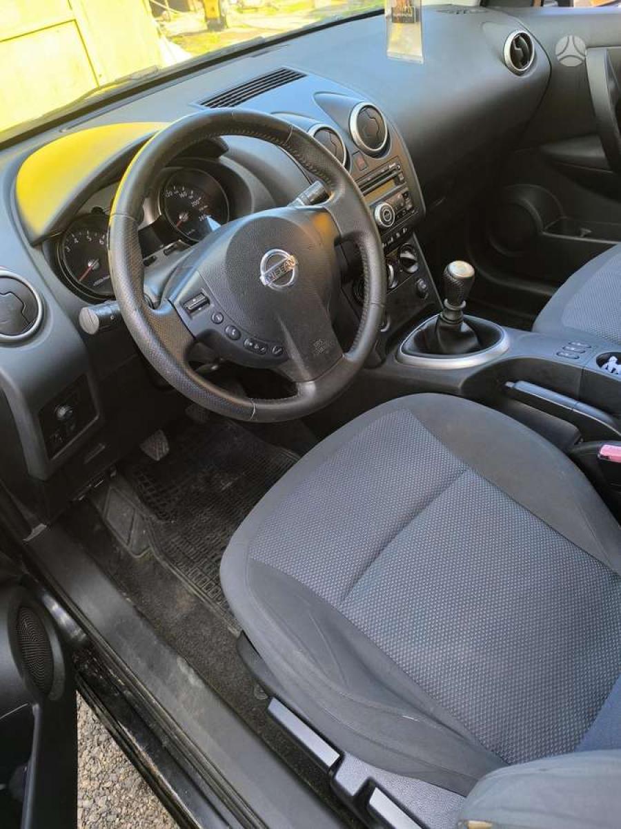 Black Nissan Qashqai 2009 in Vievis, with an engine capacity of 2.00 L and mileage of 279 thousand km for 1500 €, photo 6 on AUTOMOTO.COM.LV