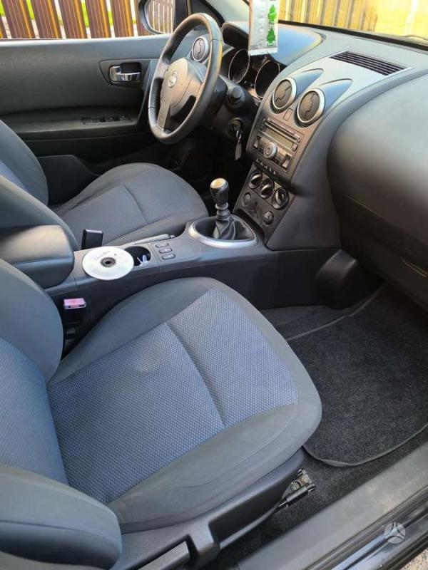 Black Nissan Qashqai 2009 in Vievis, with an engine capacity of 2.00 L and mileage of 279 thousand km for 1500 €, photo 6 on AUTOMOTO.COM.LV