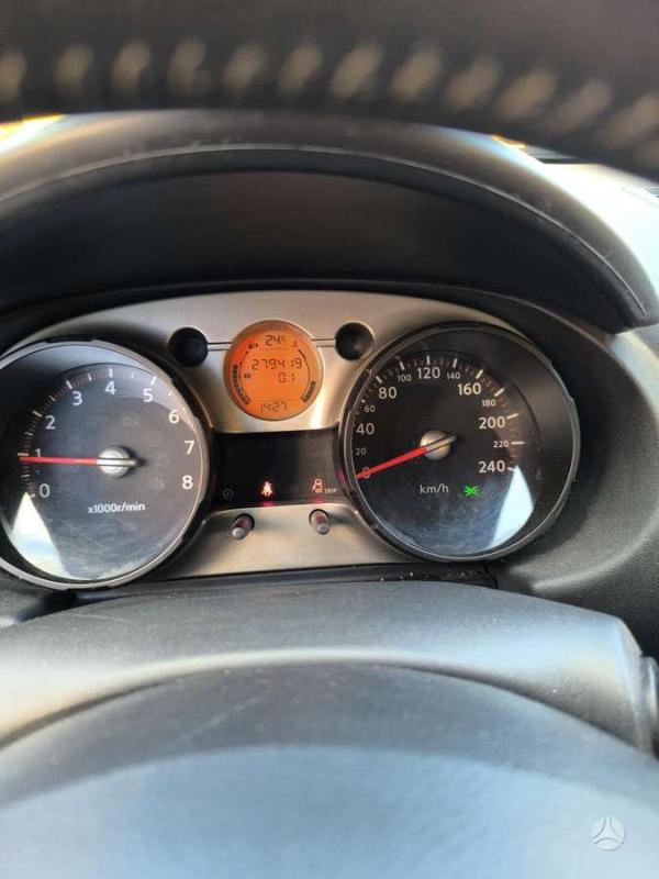 Black Nissan Qashqai 2009 in Vievis, with an engine capacity of 2.00 L and mileage of 279 thousand km for 1500 €, photo 7 on AUTOMOTO.COM.LV