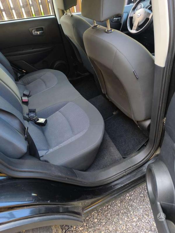 Black Nissan Qashqai 2009 in Vievis, with an engine capacity of 2.00 L and mileage of 279 thousand km for 1500 €, photo 8 on AUTOMOTO.COM.LV