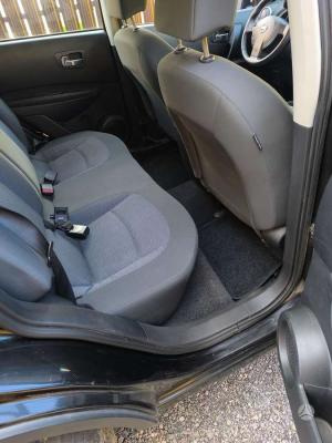 Black Nissan Qashqai 2009 in Vievis, with an engine capacity of 2.00 L and mileage of 279 thousand km for 1500 €, photo 9 on AUTOMOTO.COM.LV