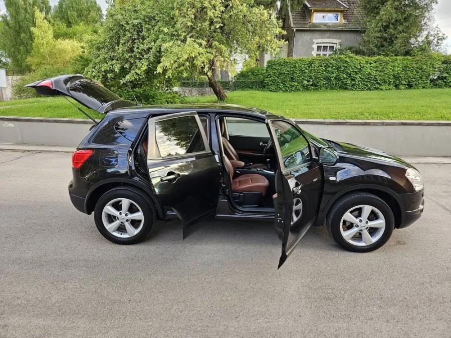 Melns Nissan Qashqai 2009 Jēkabpils, ar dzinēja tilpumu 2.00 L un nobraukumu 243 tūkst. km par 5490 €, foto 21 vietnē AUTOMOTO.COM.LV
