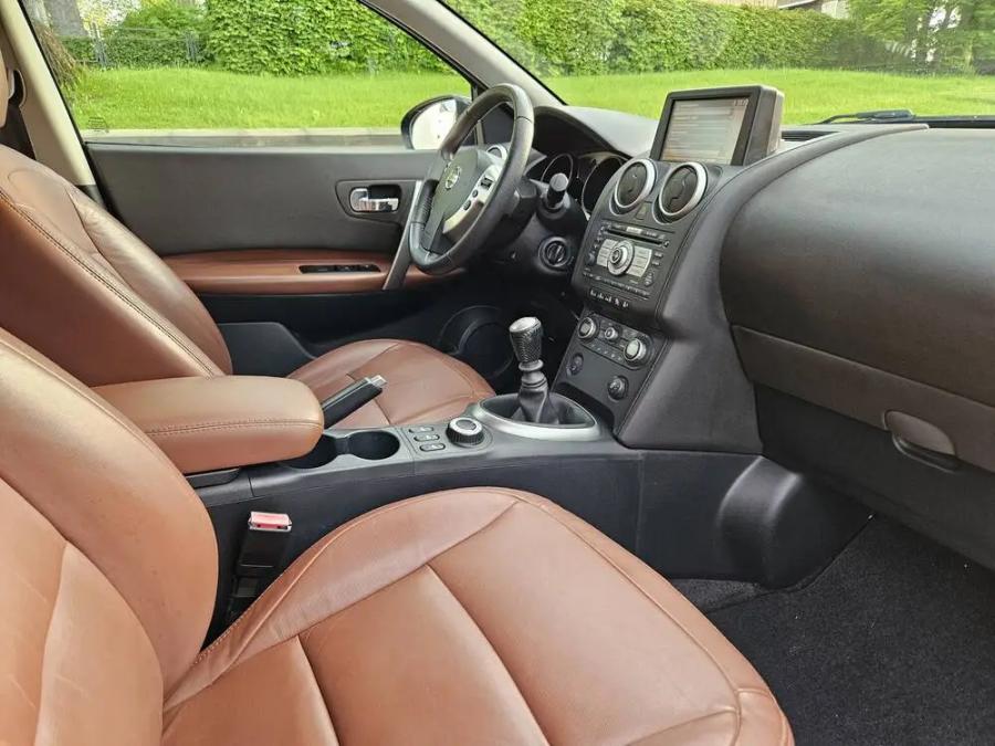 Melns Nissan Qashqai 2009 Jēkabpils, ar dzinēja tilpumu 2.00 L un nobraukumu 243 tūkst. km par 5490 €, foto 22 vietnē AUTOMOTO.COM.LV