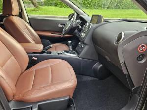 Melns Nissan Qashqai 2009 Jēkabpils, ar dzinēja tilpumu 2.00 L un nobraukumu 243 tūkst. km par 5490 €, foto 24 vietnē AUTOMOTO.COM.LV