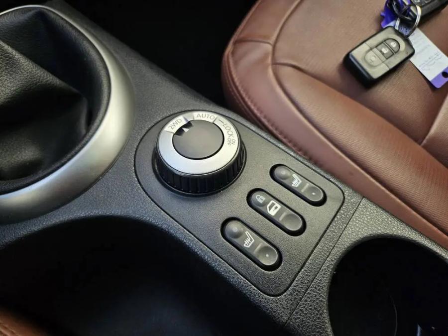 Melns Nissan Qashqai 2009 Jēkabpils, ar dzinēja tilpumu 2.00 L un nobraukumu 243 tūkst. km par 5490 €, foto 31 vietnē AUTOMOTO.COM.LV