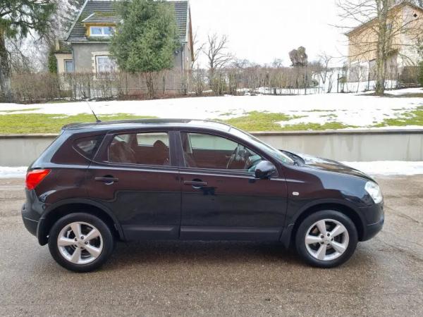Melns Nissan Qashqai 2009 Jēkabpils, ar dzinēja tilpumu 2.00 L un nobraukumu 205 tūkst. km par 5800 €, foto 5 vietnē AUTOMOTO.COM.LV