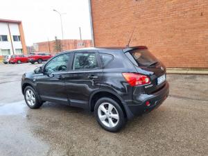Melns Nissan Qashqai 2009 Jēkabpils, ar dzinēja tilpumu 2.00 L un nobraukumu 205 tūkst. km par 5800 €, foto 10 vietnē AUTOMOTO.COM.LV