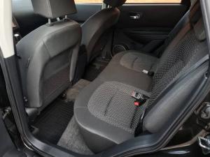 Melns Nissan Qashqai 2009 Jēkabpils, ar dzinēja tilpumu 2.00 L un nobraukumu 205 tūkst. km par 5800 €, foto 14 vietnē AUTOMOTO.COM.LV