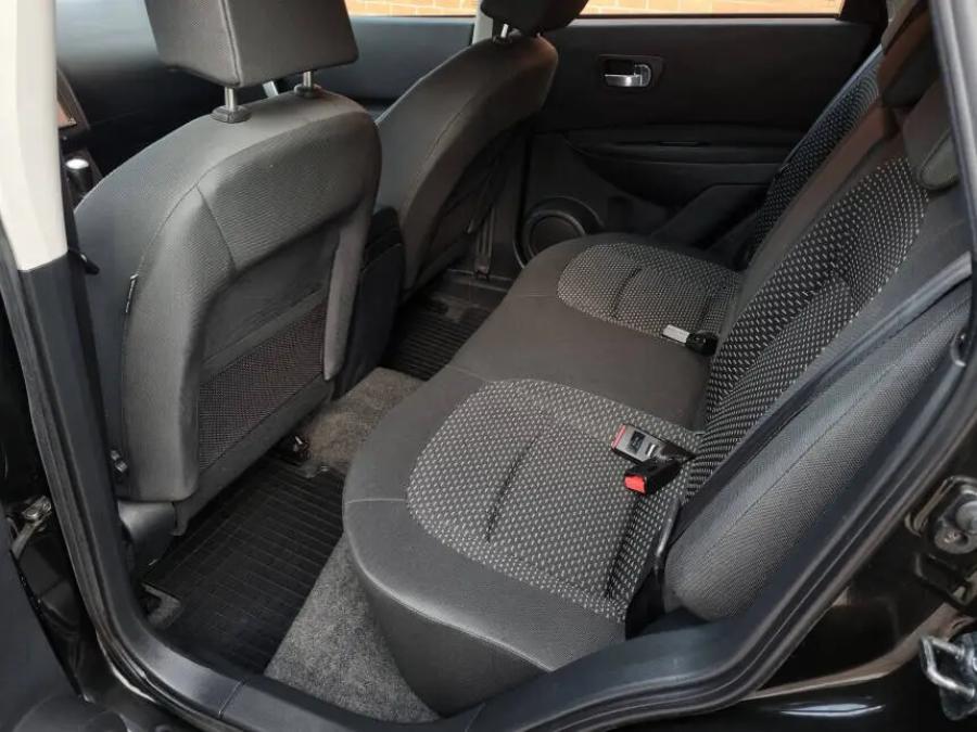 Melns Nissan Qashqai 2009 Jēkabpils, ar dzinēja tilpumu 2.00 L un nobraukumu 205 tūkst. km par 5800 €, foto 14 vietnē AUTOMOTO.COM.LV