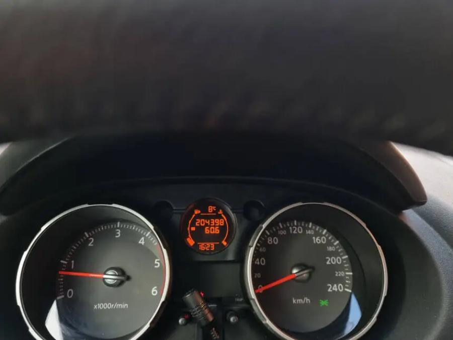 Melns Nissan Qashqai 2009 Jēkabpils, ar dzinēja tilpumu 2.00 L un nobraukumu 205 tūkst. km par 5800 €, foto 29 vietnē AUTOMOTO.COM.LV
