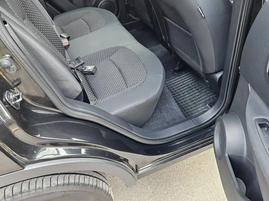 Melns Nissan Qashqai 2009 Jēkabpils, ar dzinēja tilpumu 1.50 L un nobraukumu 293 tūkst. km par 5290 €, foto 23 vietnē AUTOMOTO.COM.LV