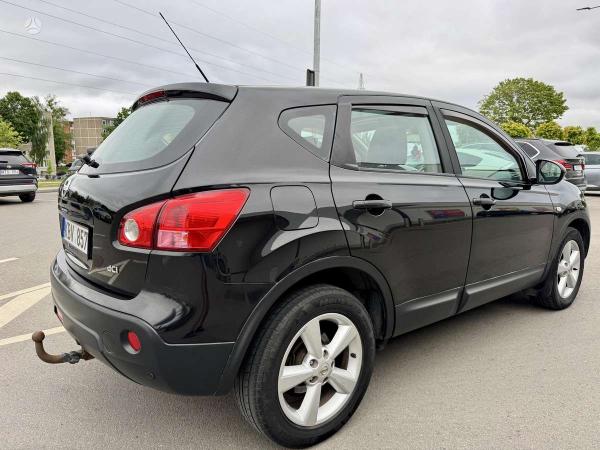 Black Nissan Qashqai 2009 in Alytus, with an engine capacity of 2.00 L and mileage of 412 thousand km for 4099 €, photo 7 on AUTOMOTO.COM.LV