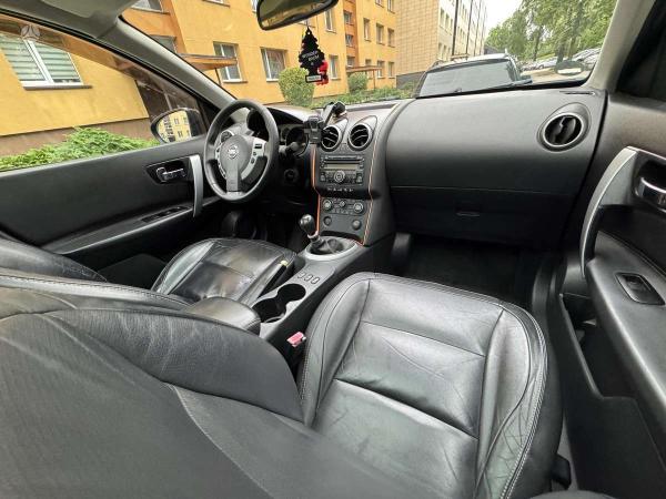 Black Nissan Qashqai 2009 in Alytus, with an engine capacity of 2.00 L and mileage of 412 thousand km for 4099 €, photo 10 on AUTOMOTO.COM.LV