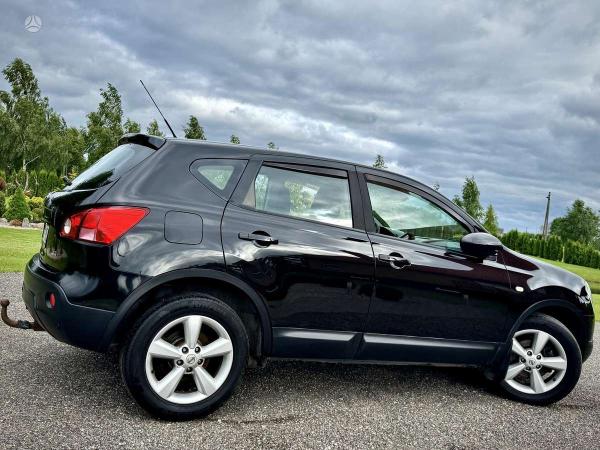 Black Nissan Qashqai 2009 in Alytus, with an engine capacity of 2.00 L and mileage of 412 thousand km for 4099 €, photo 1 on AUTOMOTO.COM.LV