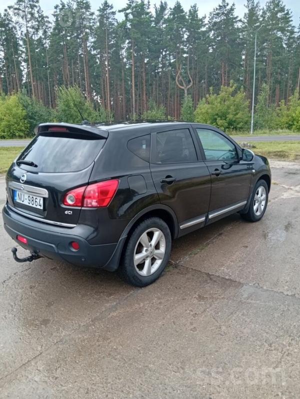 Black Nissan Qashqai 2009 in Daugavpils, with an engine capacity of 1.50 L and mileage of 233 thousand km for 3500 €, photo 4 on AUTOMOTO.COM.LV
