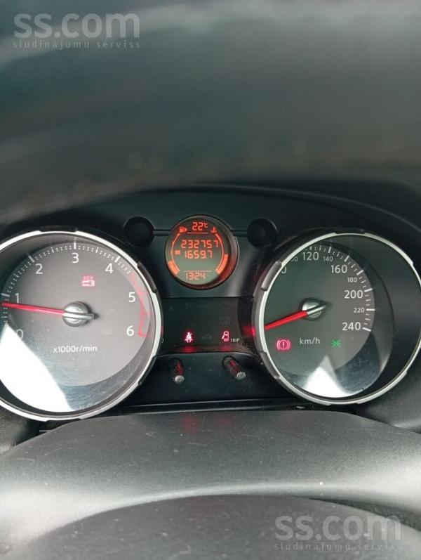 Black Nissan Qashqai 2009 in Daugavpils, with an engine capacity of 1.50 L and mileage of 233 thousand km for 3500 €, photo 6 on AUTOMOTO.COM.LV